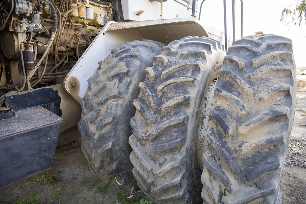 USA | Tweemaal Big Bud 740-trekkers in originele staat - Trekker