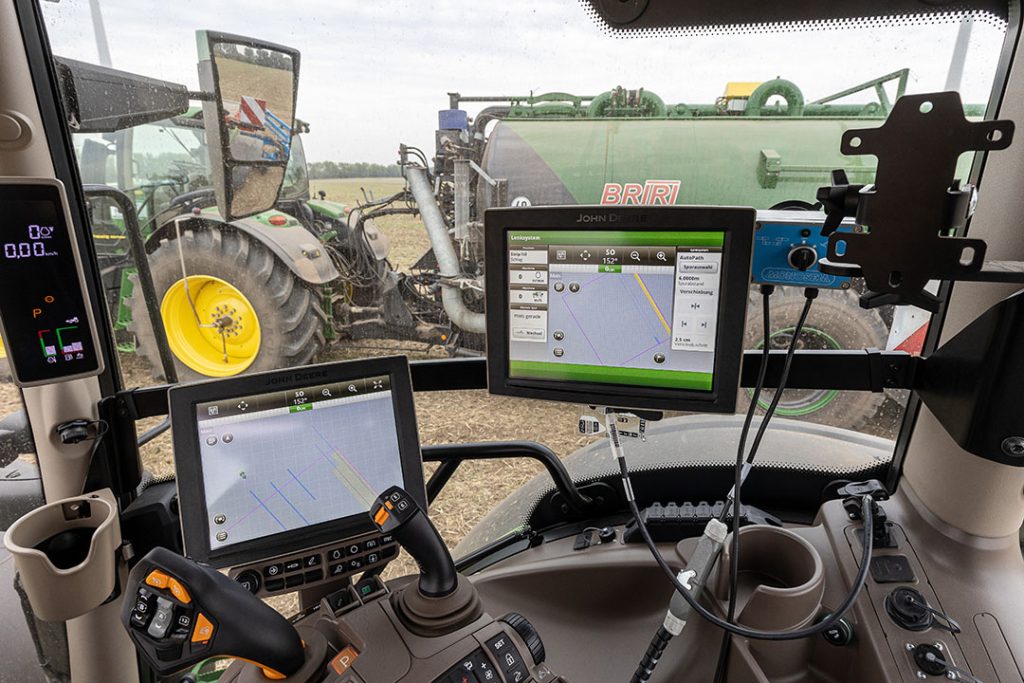 John Deere-gps krijgt nieuwe spoorvolgfunctie voor rijenbemesting - Trekker