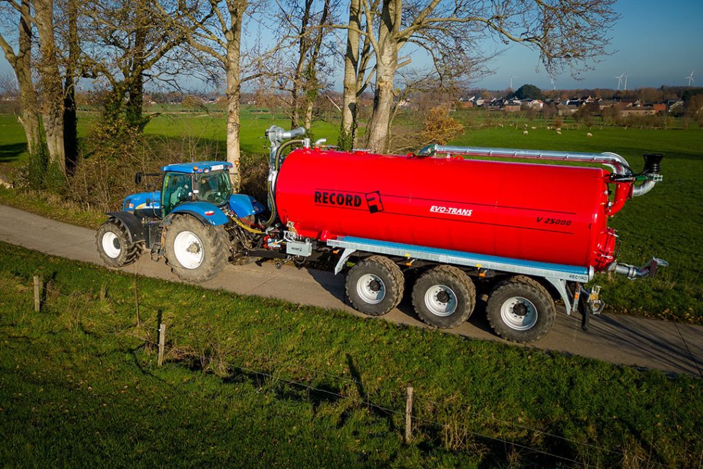 Record Trailers introduceert transporttank Evo-Trans V 25000 - Trekker