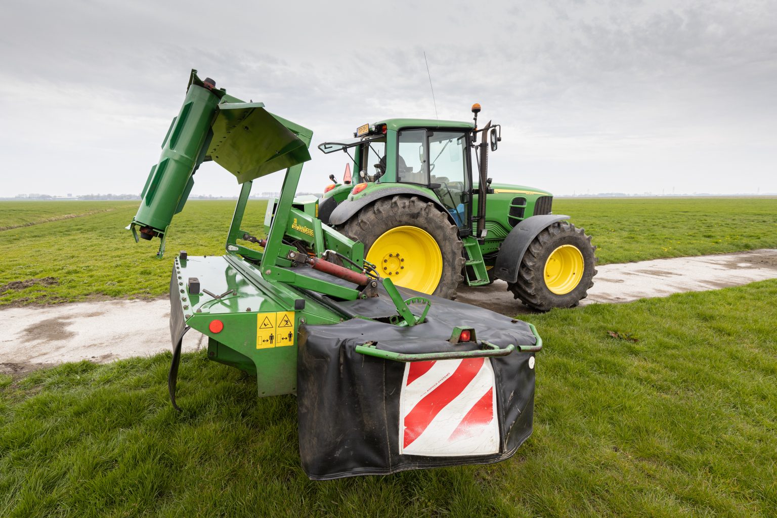 Sleutelaar Marinus Koning bouwt zelf budget-afvoerband - Trekker