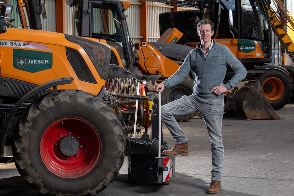 J. van Esch wil maatwerk leveren in cultuurtechniek - Trekker