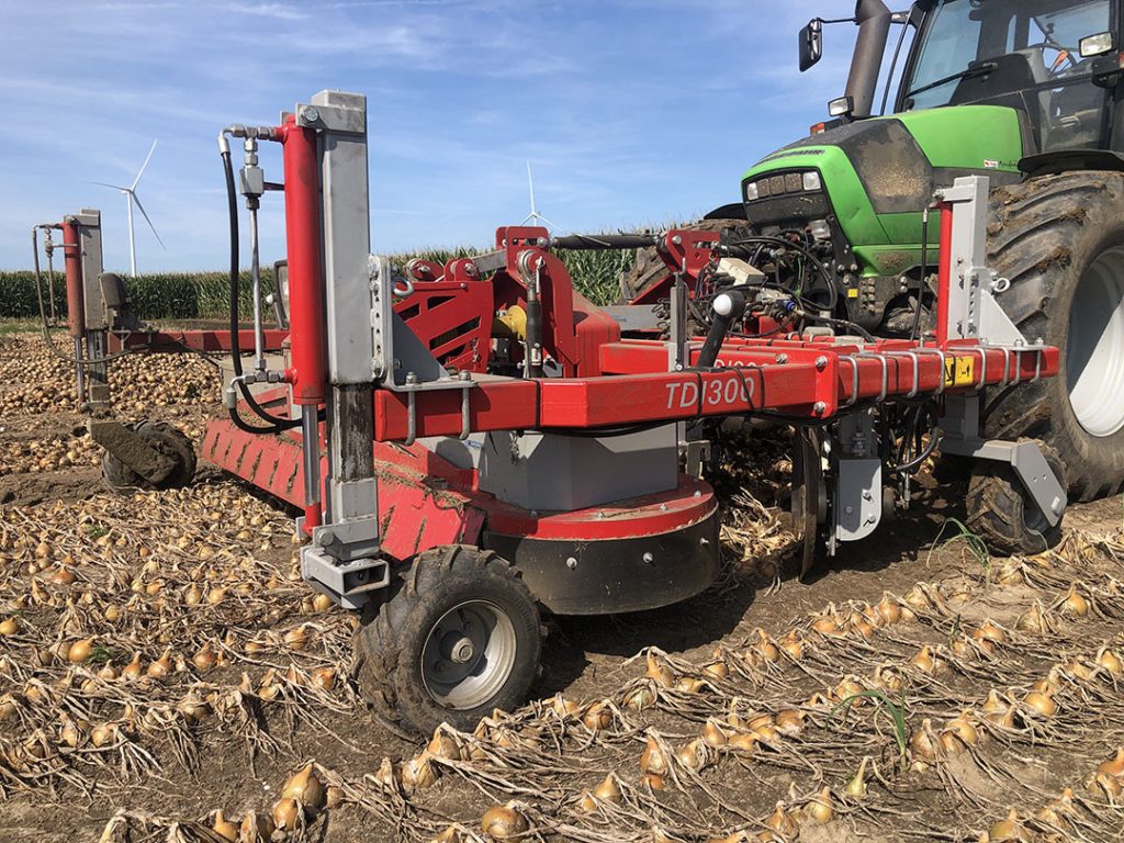 Nieuwe 3 meter Tormac-uienrooier naar Flevoland - Trekker