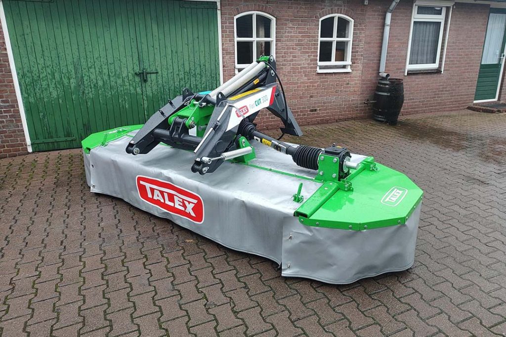 Mechanisatiebedrijf H. Knoll haalt Talex-klepelmaaier naar Nederland - Trekker