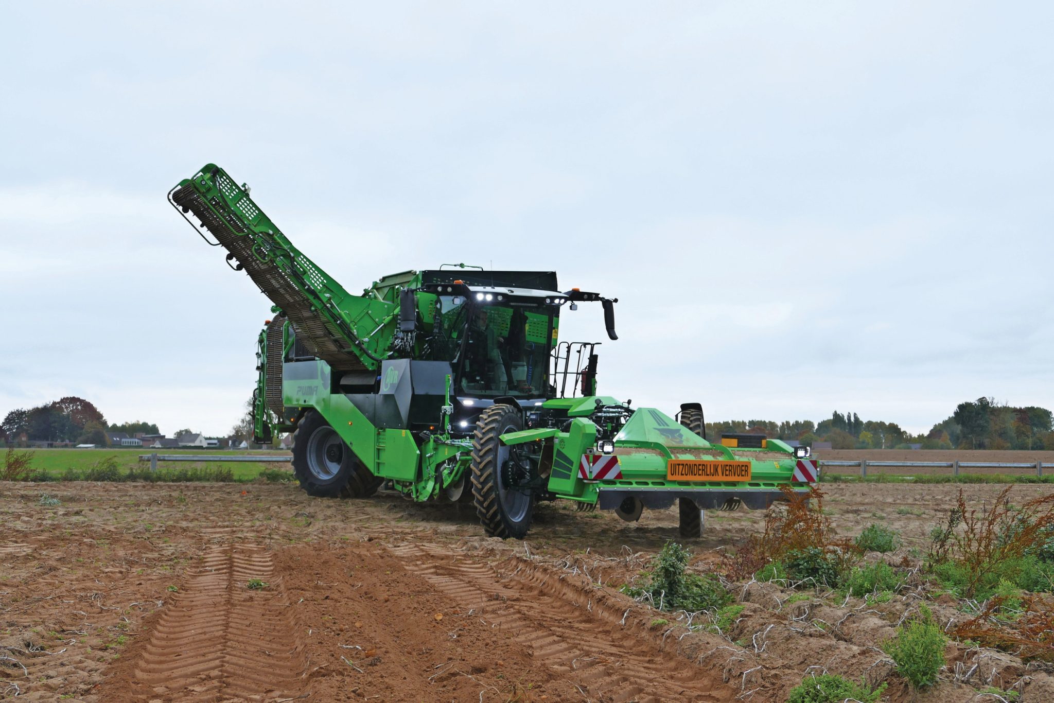 AVR perst maximale uit zelfrijdende rooier met nieuwe Puma 5.0 - Trekker